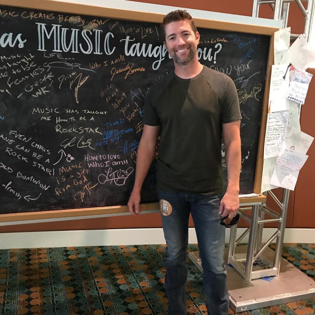 Josh Turner - Long Black Train (Bing Lounge) - Melody Era